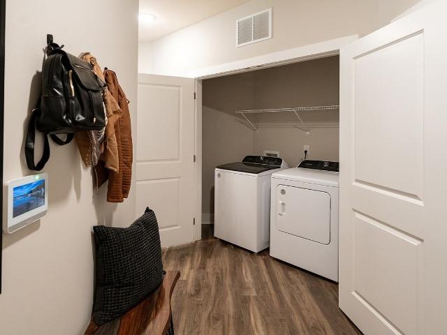 Abberly Royal Creek Apartment Homes 3 Bedroom Apartment for Rent at 15101 Royal Creek Dr, Raleigh, NC 27603