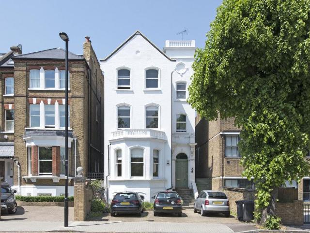 Abbeville Road, Abbeville Village. 2 bed flat to rent £3,000 pcm £692 pw