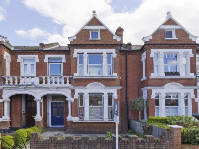 Abbeville Road, London SW4 4 bed terraced house to rent £5,100 pcm £1,177 pw