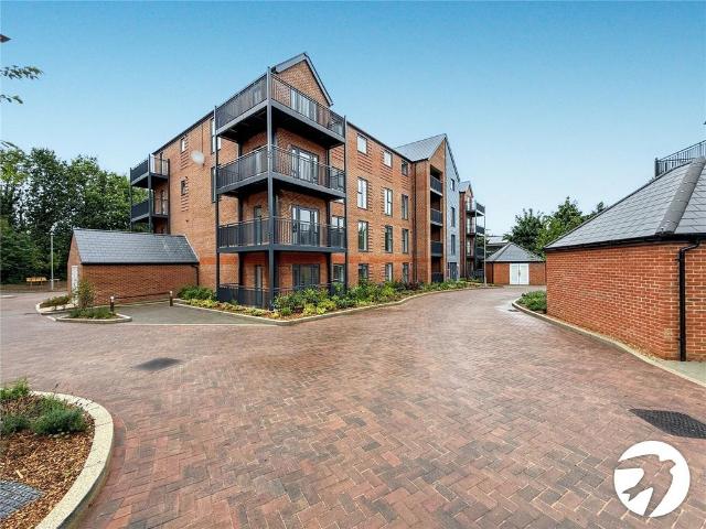 Abbey Wood Road, Kings Hill, West. 2 bed flat to rent £1,600 pcm £369 pw