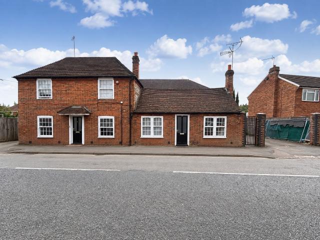 Abbey Barn Road, High Wycombe HP11, 1 bed flat to rent, £975 pcm | PrimeLocation