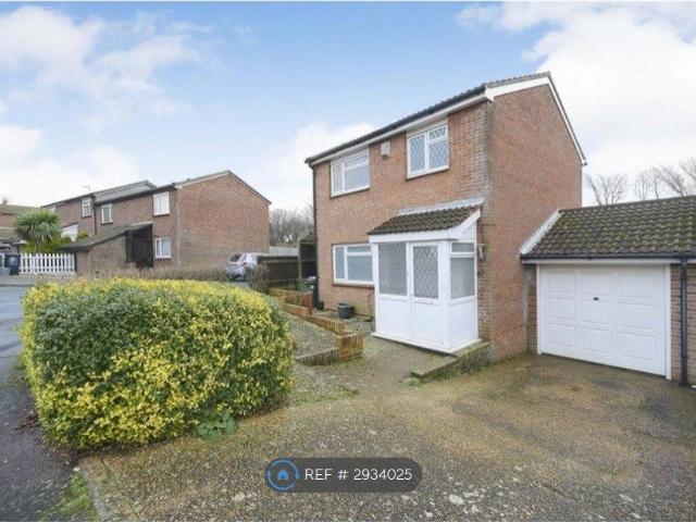 Abbey Close, Peaceheaven BN10, 4 bed semi detached house to rent, £2,200 pcm | PrimeLocation