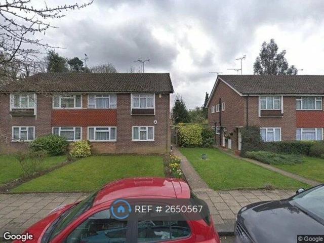 Abbey Close, Pinner HA5, 2 bed maisonette to rent, £2,100 pcm | PrimeLocation