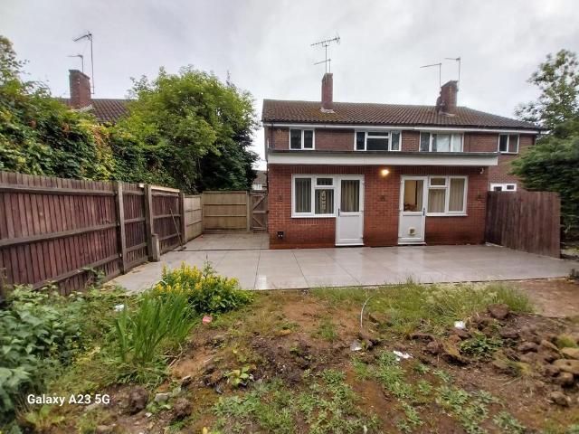 Abbey Close, Pinner, HA5 3 bed flat to rent £2,500 pcm £577 pw