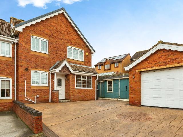 Abbey Farm View, Cudworth, Barnsley S72, 3 bed property to rent, £1,400 pcm | PrimeLocation
