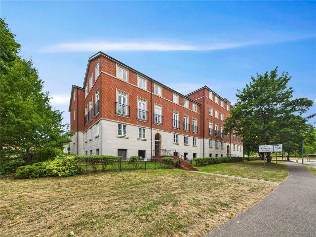 Abbey Field View, Colchester CO2, 2 bed flat to rent, £1,225 pcm | PrimeLocation