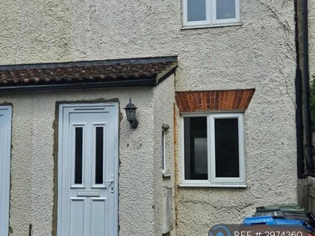 Abbey Road, Milton Keynes, MK13 2 bed terraced house to rent £1,195 pcm £276 pw