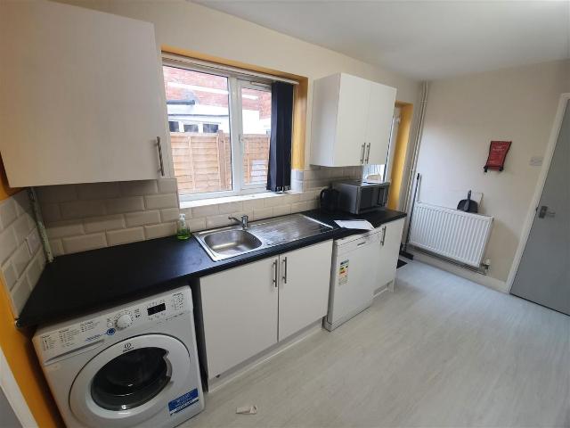 Abbey Road, Northampton NN4, Room to rent, £620 pcm | PrimeLocation