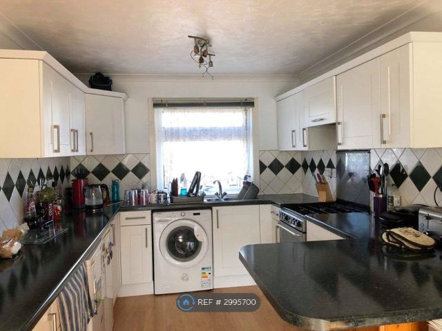 Abbey Road, Basingstoke RG24, Room to rent, £700 pcm | PrimeLocation