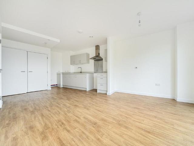 Abbey Road, Barking, IG11 2 bed flat to rent £1,625 pcm £375 pw