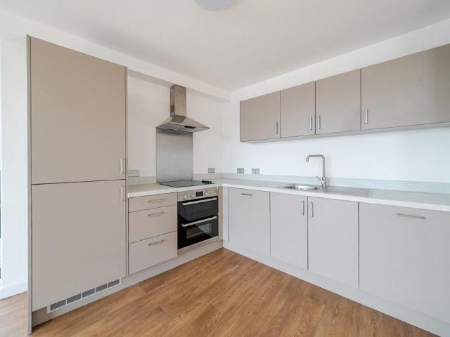 Abbey Road, Barking, IG11 2 bed flat to rent £1,775 pcm £410 pw