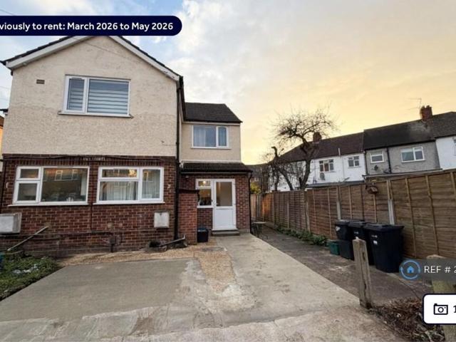 Abbey Road, Ilford, IG2 2 bed flat to rent £1,550 pcm £358 pw