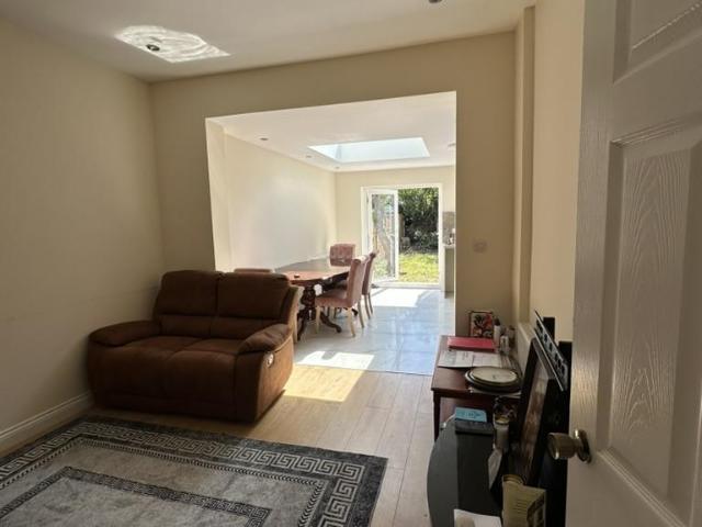Abbey Road, Ilford IG2 4 bed terraced house to rent £2,700 pcm £623 pw