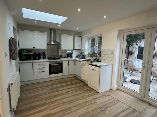 Abbey Road, Ilford IG2 4 bed terraced house to rent £2,700 pcm £623 pw
