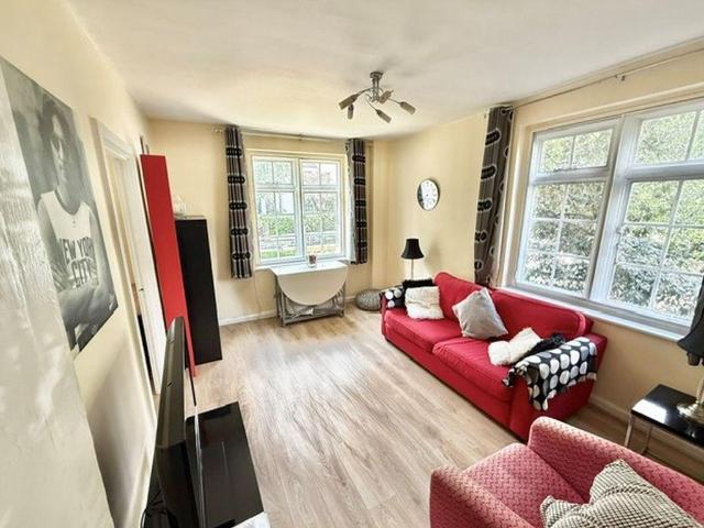 Abbey Road, London 1 bed flat to rent £2,297 pcm £530 pw
