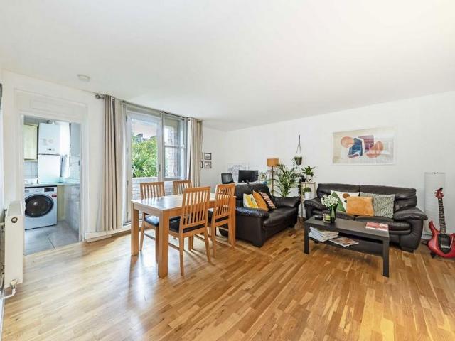 Abbey Road, London NW8 2 bed flat to rent £2,900 pcm £669 pw