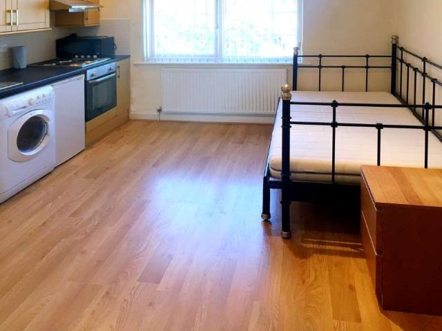 Abbey Road, Park Royal NW10, Studio to rent, £1,000 pcm | PrimeLocation
