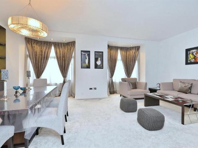 Abbey Road, St John's Wood, London NW8 2 bed flat to rent £4,983 pcm £1,150 pw