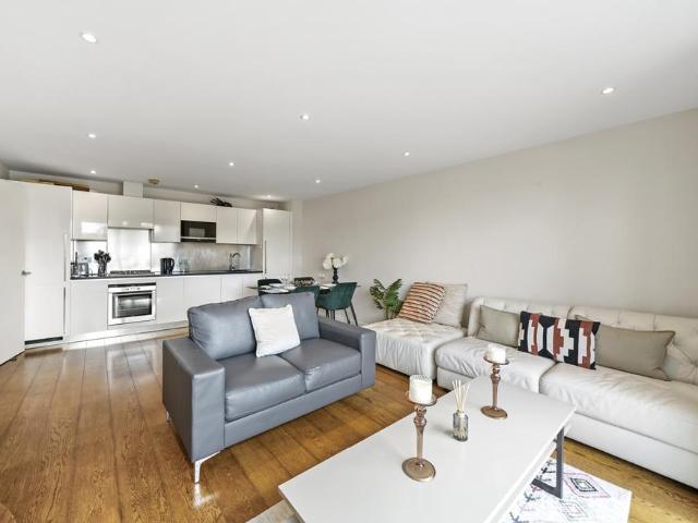 Abbey Road, St John's Wood, London 2 bed flat to rent £3,900 pcm £900 pw