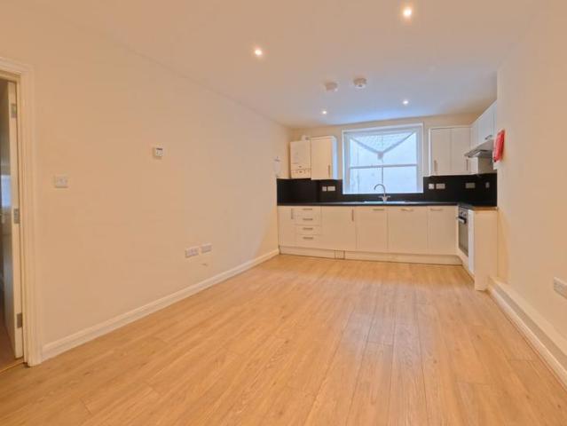 Abbey Road 2 bed flat to rent £1,560 pcm £360 pw