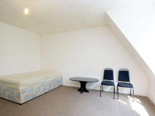 Abbeyfields Close, Park Royal, London NW10, 1 bed flat to rent, £1,300 pcm | PrimeLocation