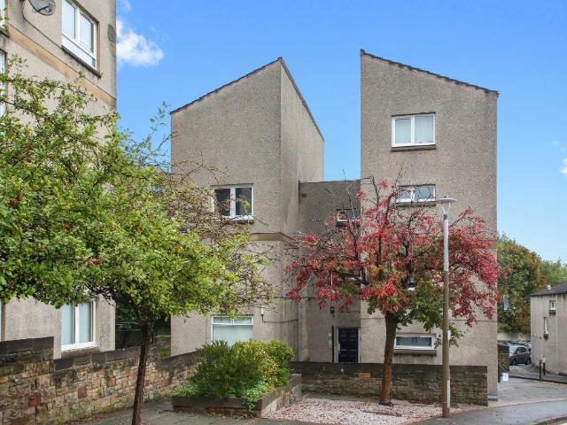 Abbeyhill Crescent, Holyrood. 2 bed flat to rent £1,495 pcm £345 pw
