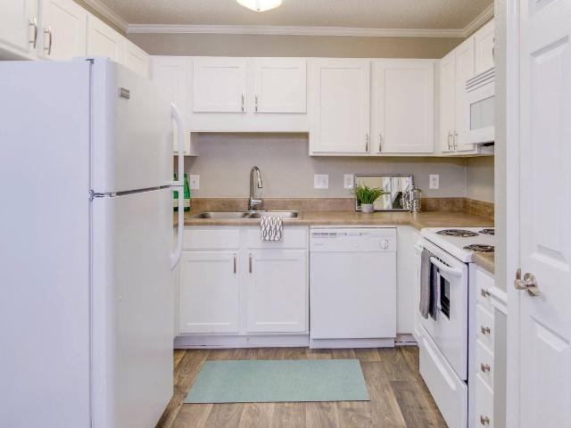 Abbington Place Apartments 2 Bedroom Apartment for Rent at 1521 Bridford Pkwy, Greensboro, NC 27407