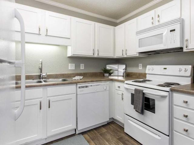 Abbington Place Apartments 3 Bedroom Apartment for Rent at 1521 Bridford Pkwy, Greensboro, NC 27407