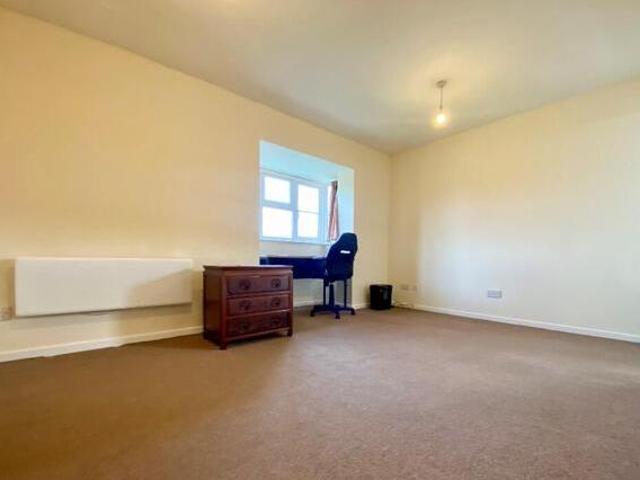 Abbotswood Way, Hayes, Studio Flat For