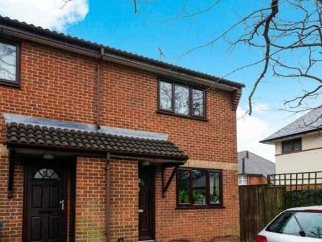 Abbots Drive, Harrow, 3 Bedroom End