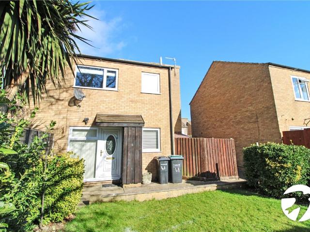 Abbots Field, Gravesend, Kent DA12, 1 bed terraced house to rent, £1,100 pcm | PrimeLocation