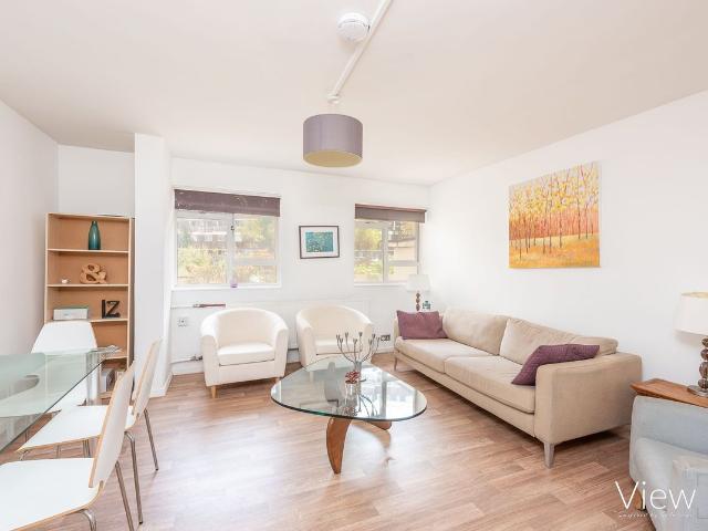Abbots Manor, Victoria, London SW1V, 3 bed flat to rent, £3,900 pcm | PrimeLocation