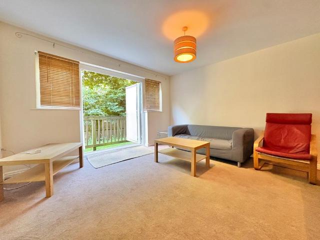 Abbots Mews, Burley, Leeds, LS4 4 bed flat to rent £1,750 pcm £404 pw