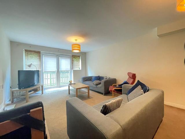 Abbots Mews, Burley, Leeds, LS4 4 bed flat to rent £1,800 pcm £415 pw