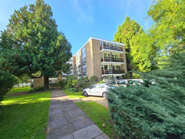 Abbots Park, St Albans AL1, 2 bed flat to rent, £1,600 pcm | PrimeLocation