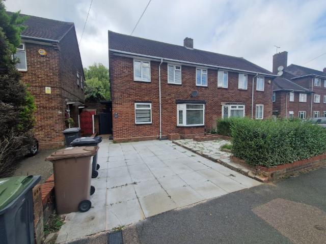Abbots Wood Road, Luton LU2, 3 bed semi detached house to rent, £1,600 pcm | PrimeLocation