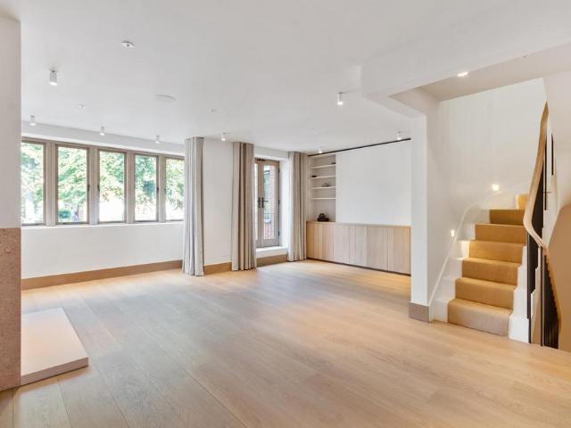 Abbotsbury Road, London W14 4 bed house to rent £16,250 pcm £3,750 pw