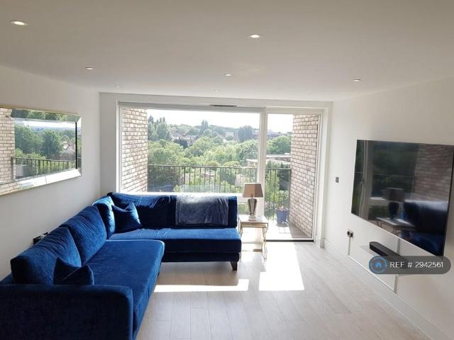 Abbotsford Court, London, NW10 2 bed flat to rent £2,460 pcm £568 pw
