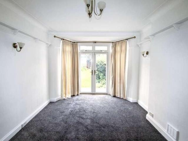 Abbotsford Gardens, Woodford Green, IG8