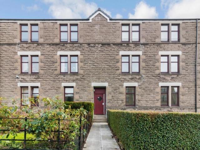 Abbotsford Place, Dundee DD2 3 bed flat to rent £1,595 pcm £368 pw