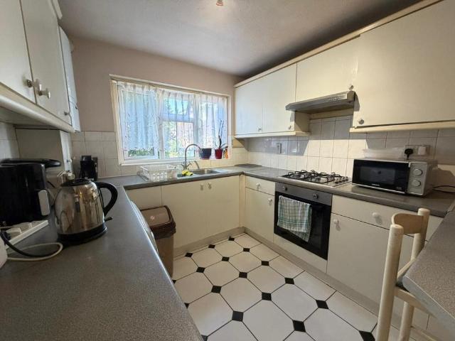 Abbott Close, Northolt UB5 3 bed terraced house to rent £2,150 pcm £496 pw