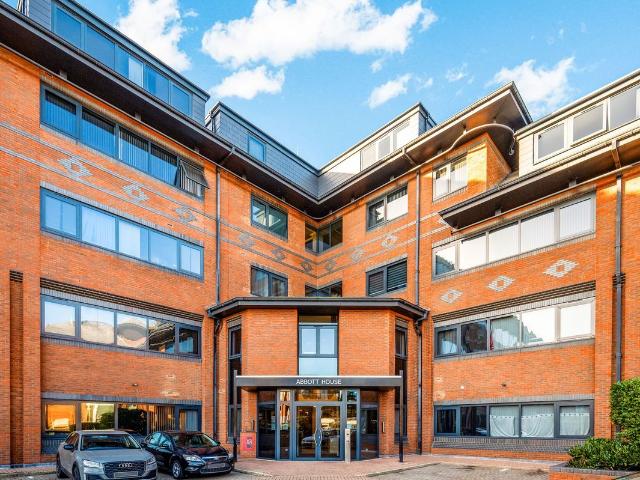 Abbott House, Griffiths Way, St Albans AL1, 2 bed property to rent, £1,850 pcm | PrimeLocation
