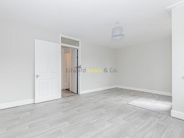 Abbott Road, London E14 4 bed flat to rent £3,003 pcm £693 pw