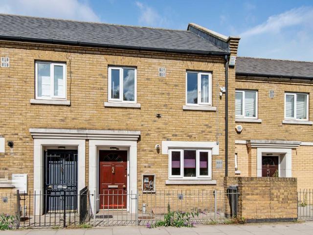 Abbott Road, Poplar E14, 2 bed terraced house to rent, £2,500 pcm | PrimeLocation