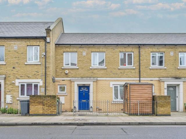 Abbott Road, Poplar, London, E14 4 bed house to rent £5,625 pcm £1,298 pw