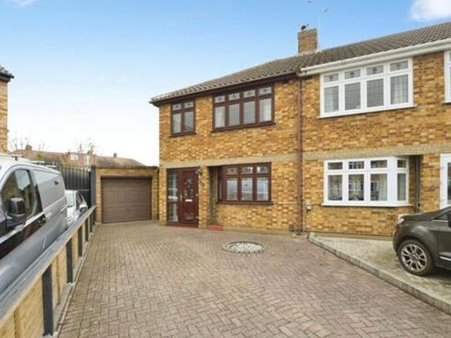 Abbotts Close, Romford, 3 Bedroom End