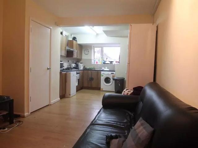 Abbotts Close, Uxbridge UB8, 6 bed semi detached house to rent, £3,800 pcm | PrimeLocation