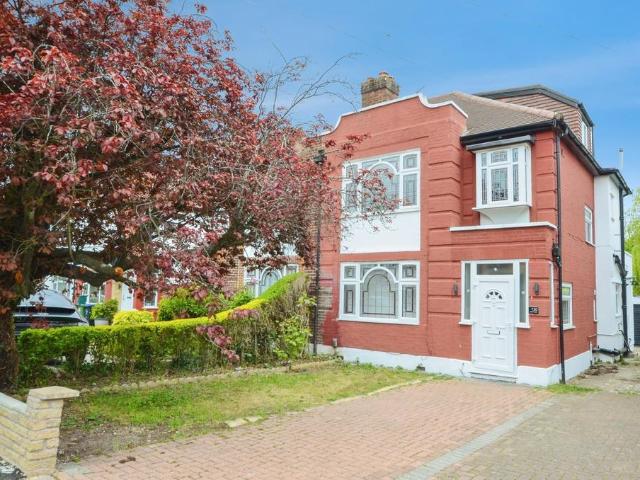 Abbotts Drive, Wembley, HA0 5 bed semi detached house to rent £3,300 pcm £762 pw