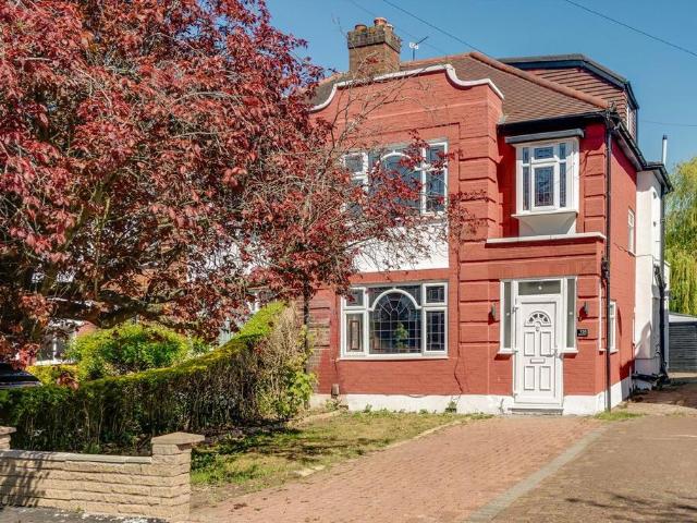 Abbotts Drive, Wembley HA0 5 bed semi detached house to rent £3,300 pcm £762 pw