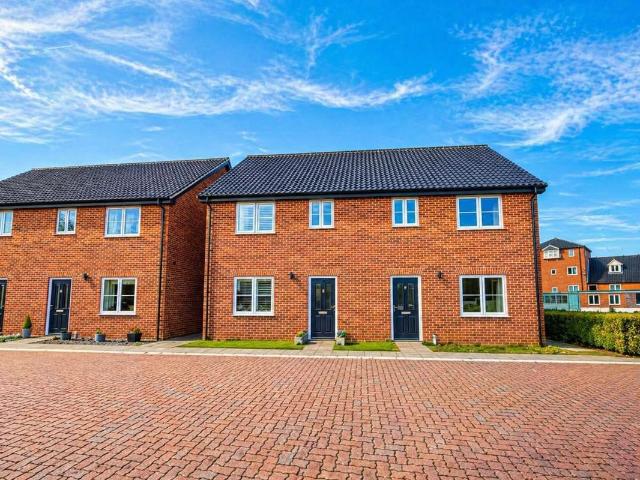 Abbs Close, Reepham, Norwich NR10, 3 bed semi detached house to rent, £1,300 pcm | PrimeLocation